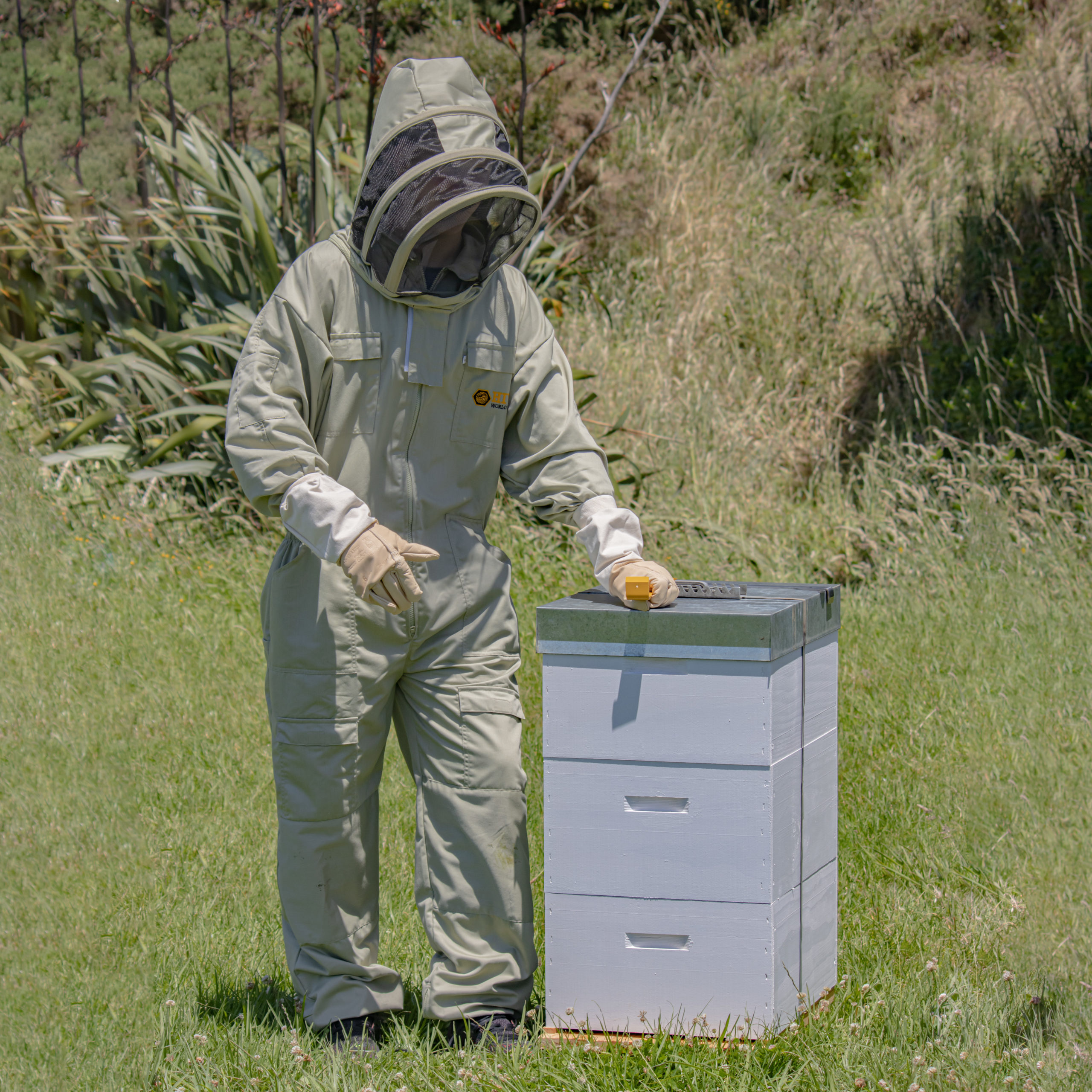 Hive World: Beekeeping Supplies