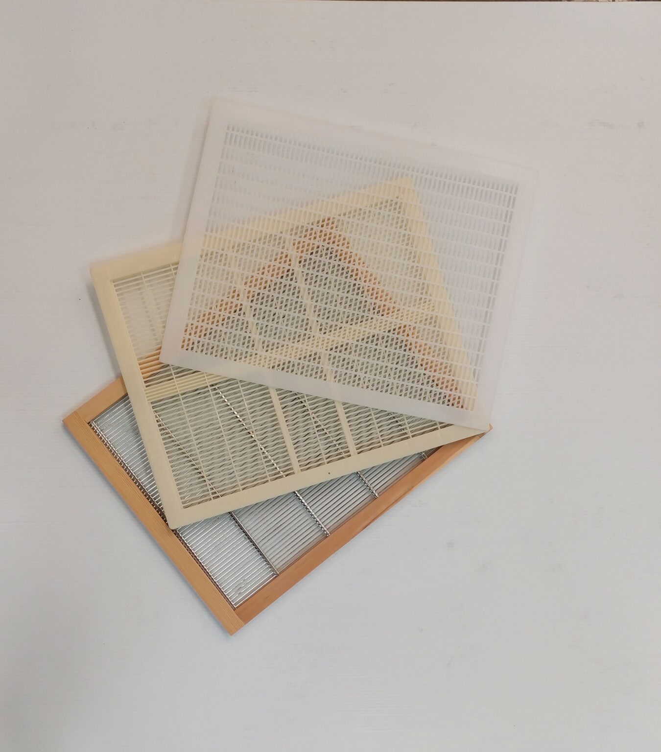 Queen Excluder - Hive World